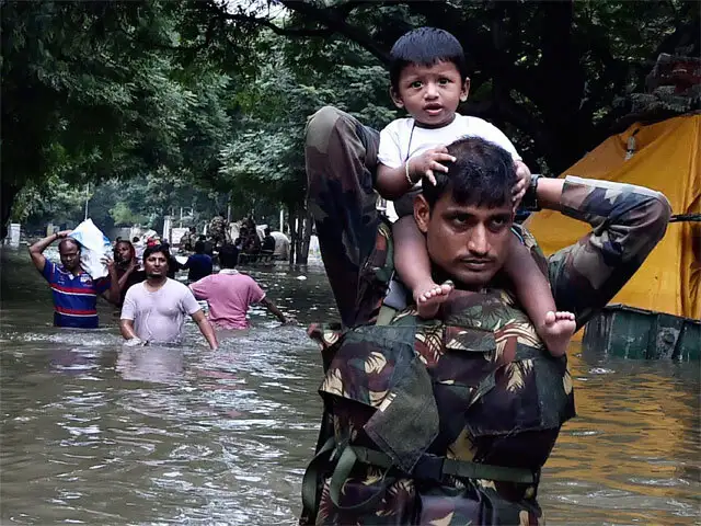 How Indian army is helping Chennai flood victims - How Indian army is ...