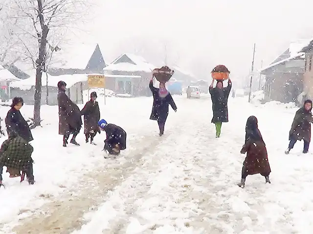 Snowfall in Shopian - Stunning pics: Winter arrives early in Kashmir ...
