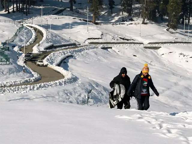 Snowfall in Anantnag - Stunning pics: Winter arrives early in Kashmir ...