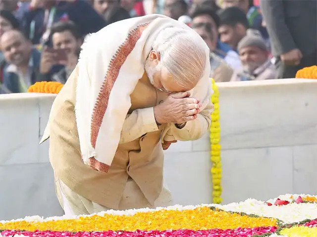 January 30, 2016 - Narendra Modi paying tributes to father of the ...
