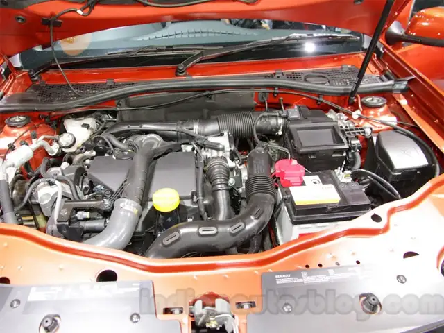 2016 Renault Duster (facelift) unveiled at Auto Expo - 2016 Renault ...