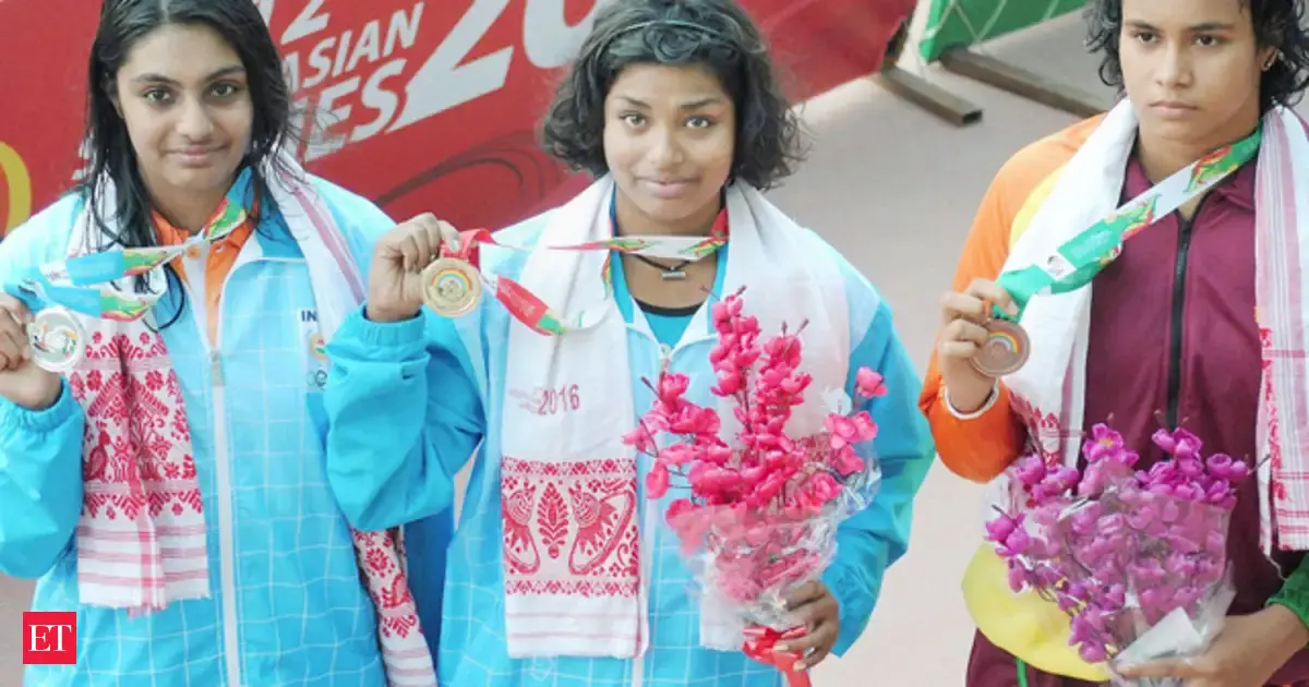 India scoops 10 medals from swimming, including 4 gold - The Economic Times