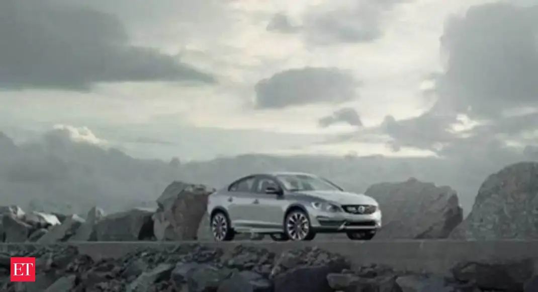 Blind Spot Information System - for better visibility - Volvo S60 Cross ...