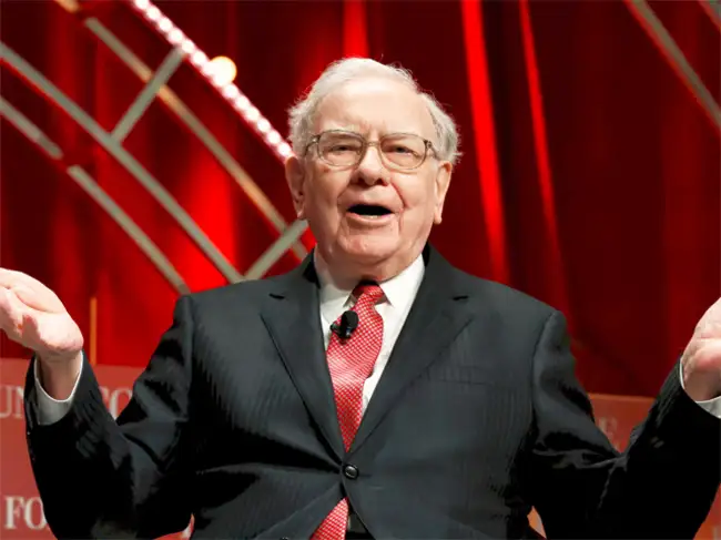 Warren Buffett threw out 'all his other suits' just to wear menswear ...