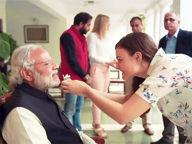 Dress: Modi's 'signature kurta' - PM Modi to join world leaders in wax ...