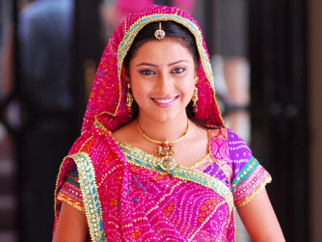 Actress Pratyusha Banerjee of 'Balika Vadhu' fame commits suicide - The ...