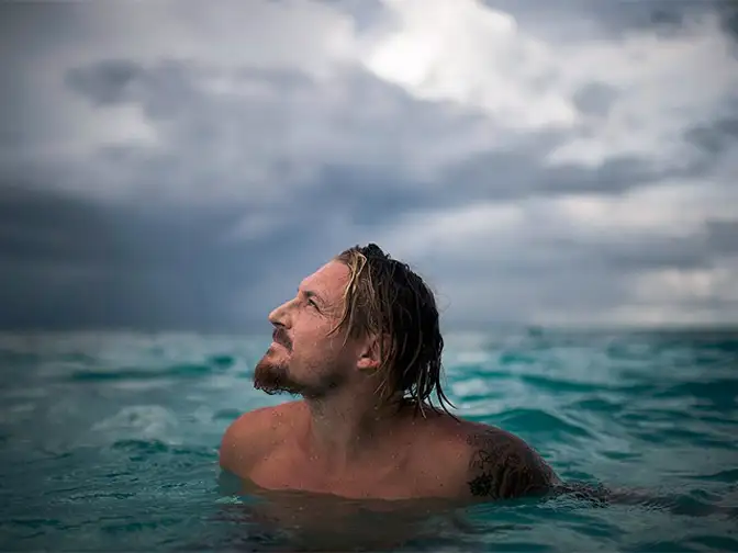 Waves man: The insatiable obsession of a colour-blind Australian ...