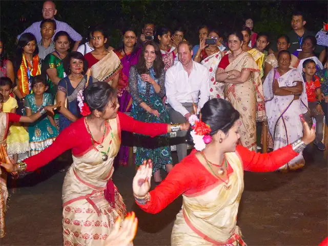 Traditional welcome - Royal ride: What kept Kate Middleton, Prince ...