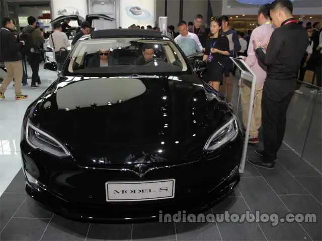 Rocker panels body-coloured now - Tesla showcases Tesla Model S ...