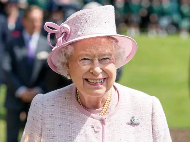 Weapon's inspection - Choicest pictures: 300 Years of Royal Artillery ...