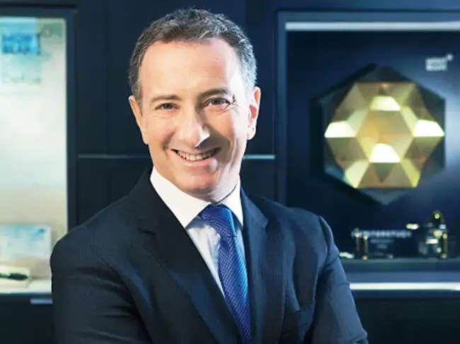 Eric Vergnes prefers to swim with sharks instead of watching TV - The ...