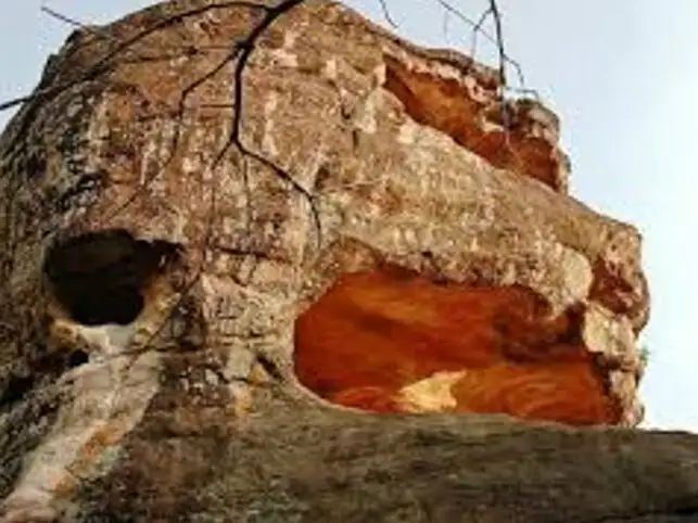 Discover rare pre-historic art at the Rock Shelters of Bhimbetka - The ...