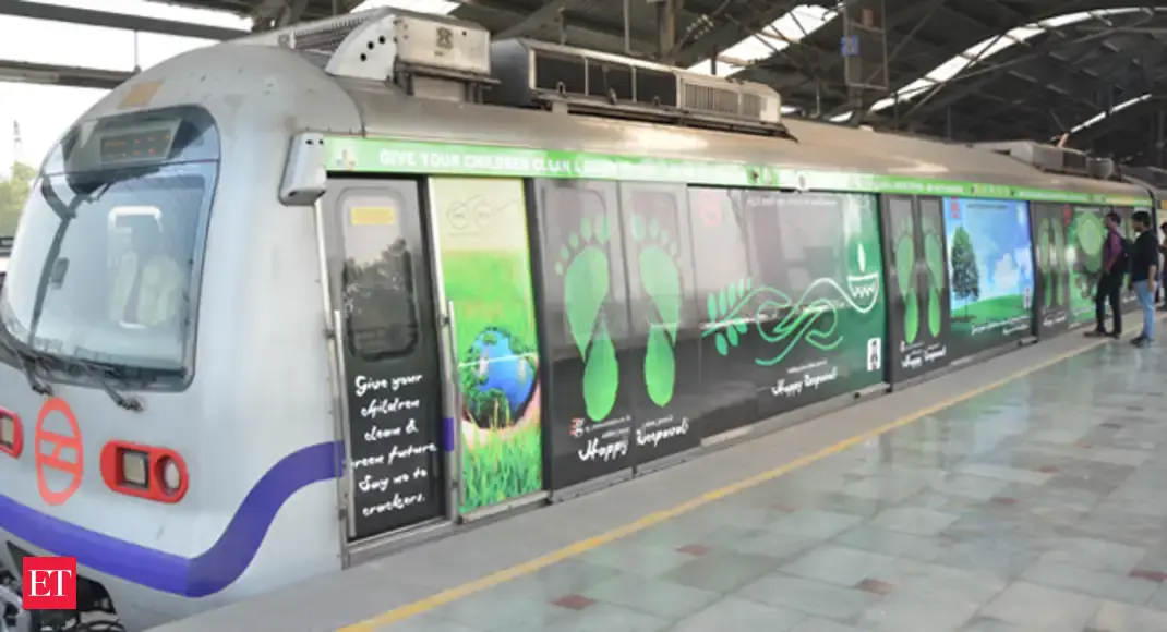 Slogan on the shuttle - Delhi Metro comes up with Swachh a nice idea on ...