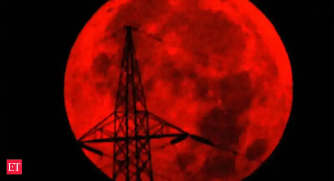 Reddish moon at closest distance from earth - | The Economic Times