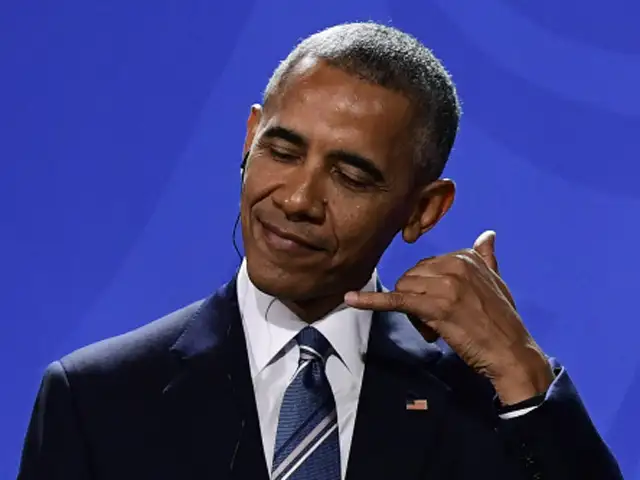 US President Barack Obama scooped ice cream - Weird jobs famous people ...