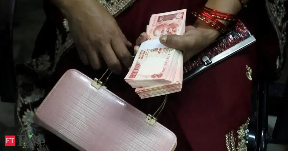 Demonetisation: RBI does a U-turn, rolls back Rs 5000 deposit limit ...