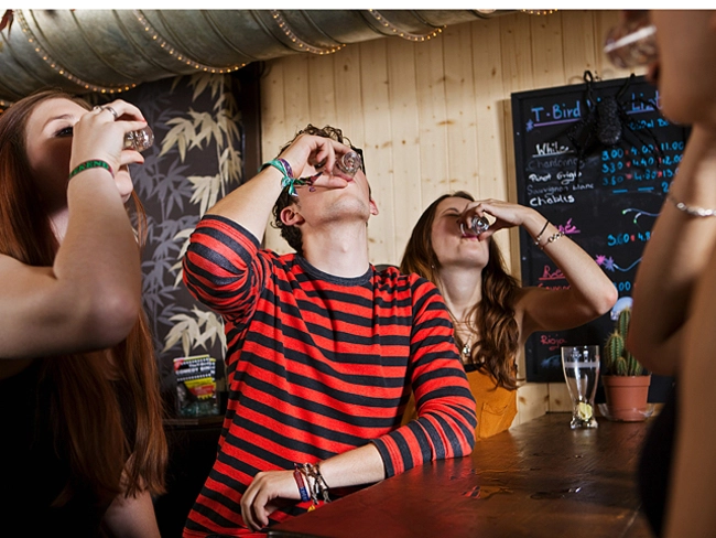 Going out drinking with friends? Moderate alcohol consumption socially ...