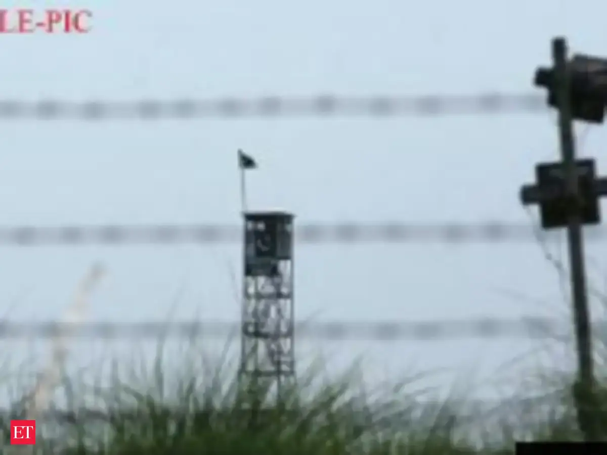 Two Indian soldiers injured as Pakistan opens fire along LoC in Poonch ...