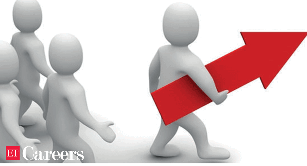 large team: Five ways to effectively lead a large team - The Economic Times