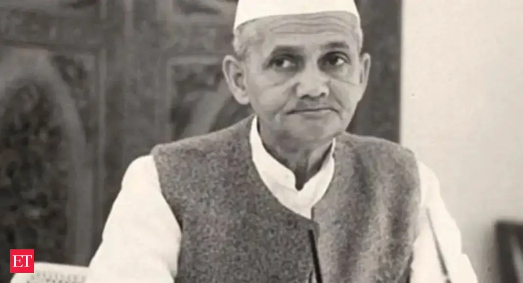 india: India pays tribute to 'Father of the Nation' with 'Swachh Bharat ...