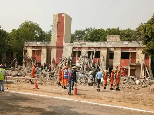 Simulated scenarios in areas prone to building collapse - India hosts ...
