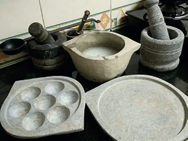 Food aficionados learn benefits of stoneware cooking - The Economic Times