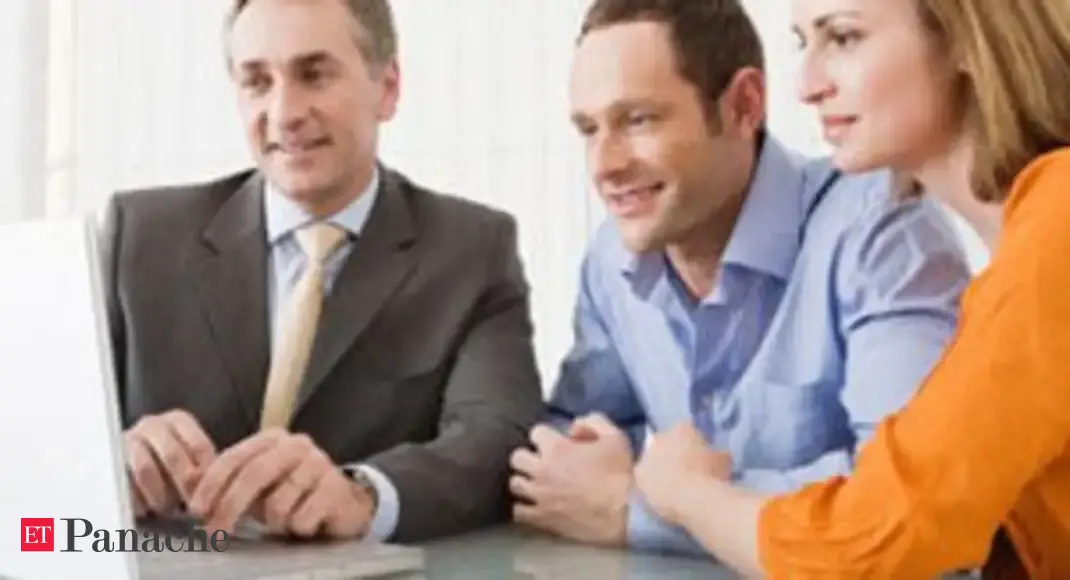 managing-finances-should-couples-keep-their-finances-separate-the