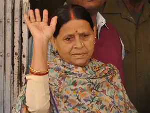 Rabri Devi: Rabri Devi grilled by Enforcement Directorate for 6 hours ...