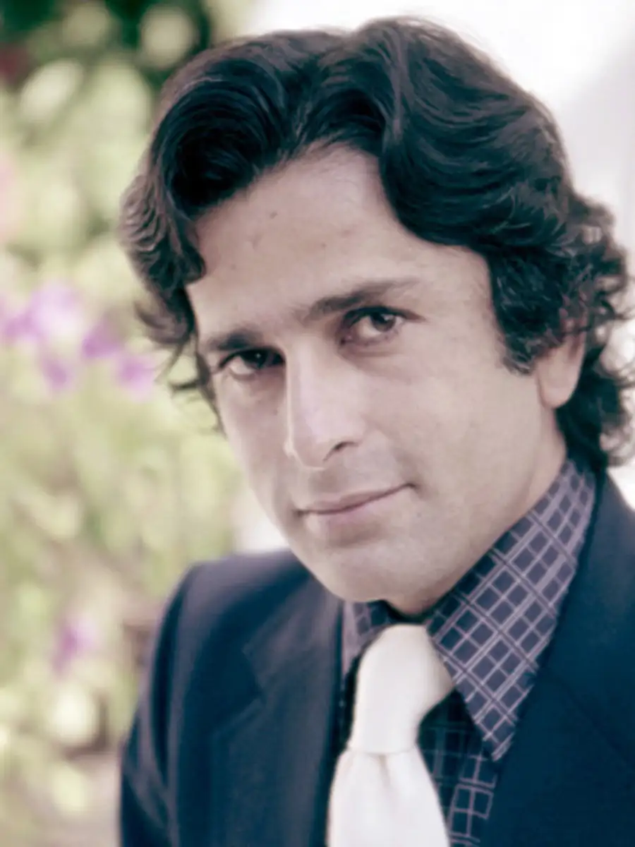 Shashi Kapoor: Shashi Kapoor Passes Away: A Look At His Life In ...
