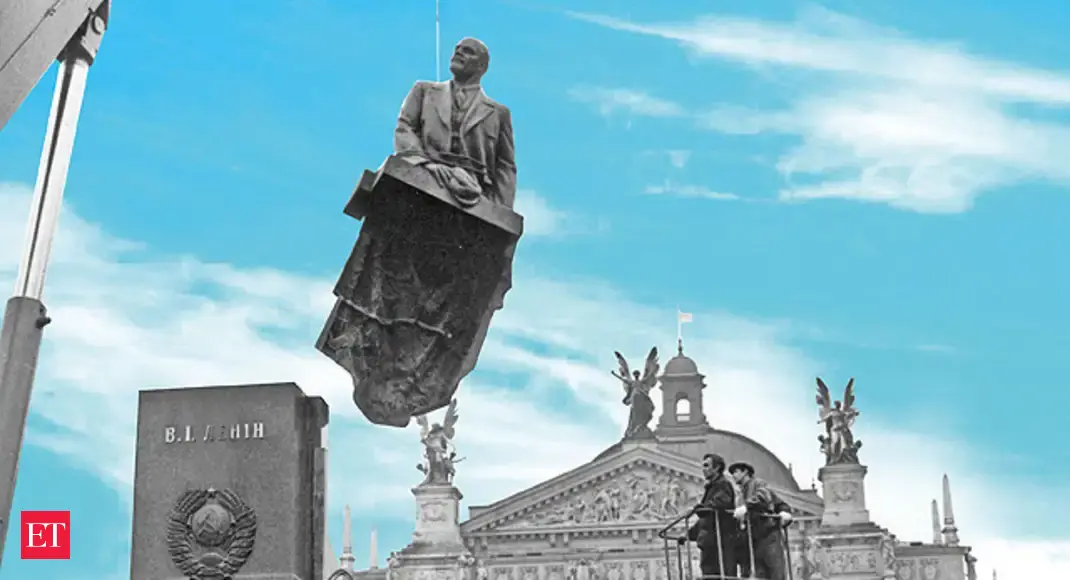 Joseph Stalin, Russia - Some of the contentious statues demolished or ...