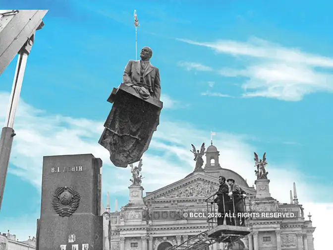 Saddam Hussein, Firdos Square, Baghdad - Some of the contentious ...