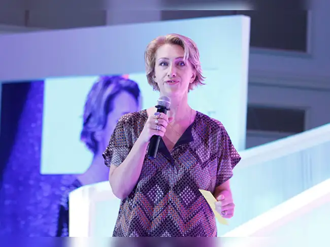 mansplaining: Mansplaining: Journalist-author Bee Rowlatt nudges women ...