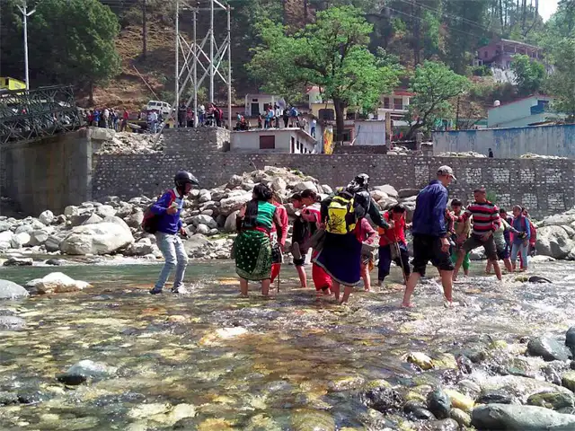 Lone bridge to Gangotri collapses again - 60-metre-long bailey bridge ...