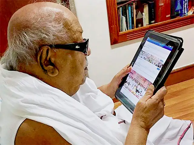 Atal Bihari Vajpayee with Karunanidhi - Kalaignar Karunanidhi: Rare ...