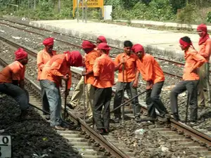 How Indian Railways is trying to equip gangmen to improve their safety ...