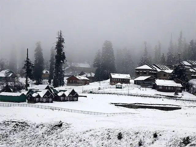 Kashmir: Gulmarg gets season's first snowfall - Season's first snowfall ...
