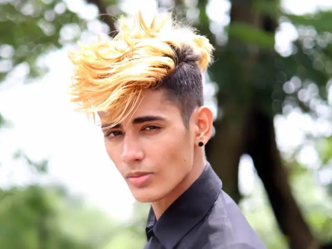 danish zehen: Thousands turn up for YouTube star Danish Zehen's funeral ...