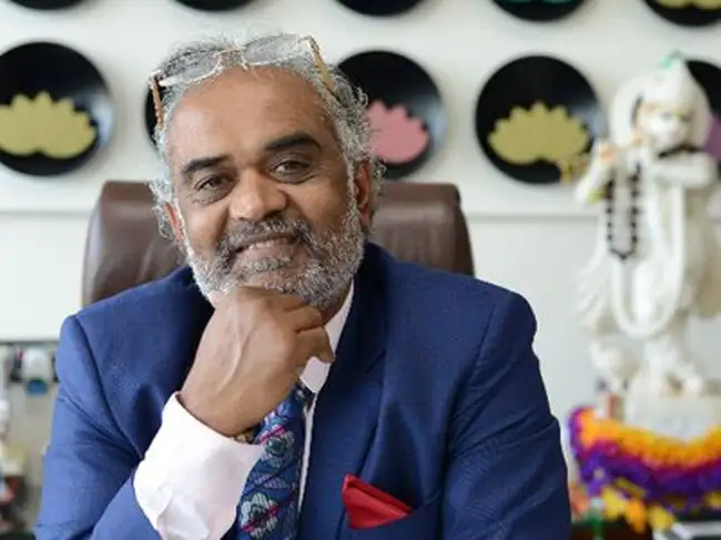 Savji Dholakia: How Big B's words became a business principle for Savji ...