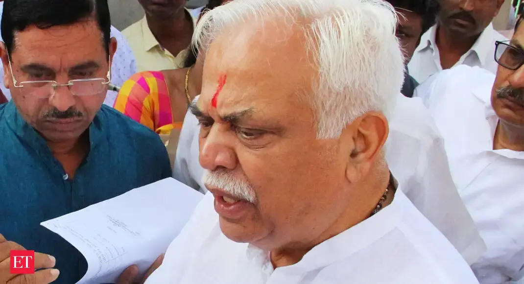 State Revenue Minister R V Deshpande hails 10% quota for poor - The ...