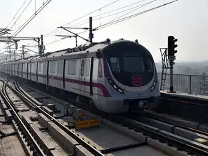 Delhi Metro trains to now run on solar power too; DMRC gets 27 MW power ...