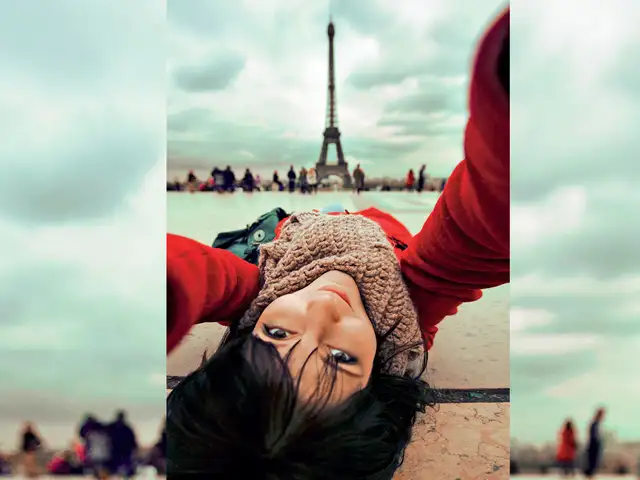 Most popular selfie point - Global addiction: Selfie facts and moments ...