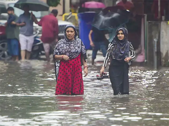 Mumbai rains: IMD issues 48-hour alert; traffic, flight operations ...