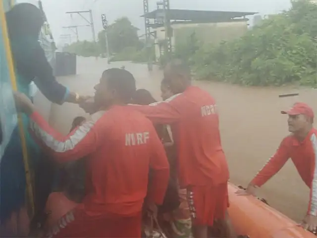 All passengers saved from stranded Mahalaxmi Express in Maharashtra - Giant rescue mission | The ...