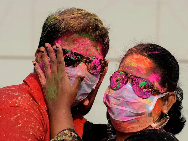Holi in the time of Corona - How India celebrated Holi amid Coronavirus ...