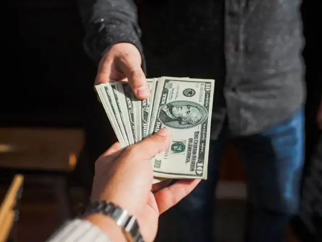 Risk of transferring the virus - Cash is no longer king in corona-hit ...