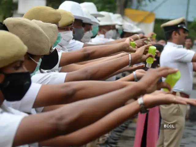 Unique effort goes viral - Covid-19: Traffic policemen show how to wash ...