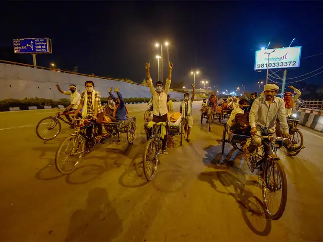 How to reach home - Coronavirus lockdown takes toll on migrant workers ...