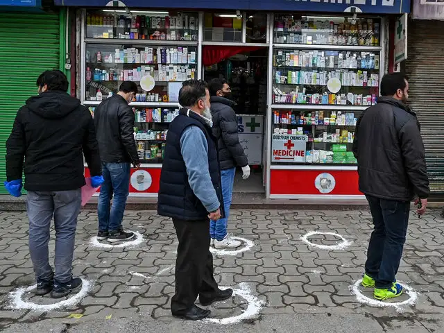 Social distancing - How Indians are adhering to social distancing norms ...