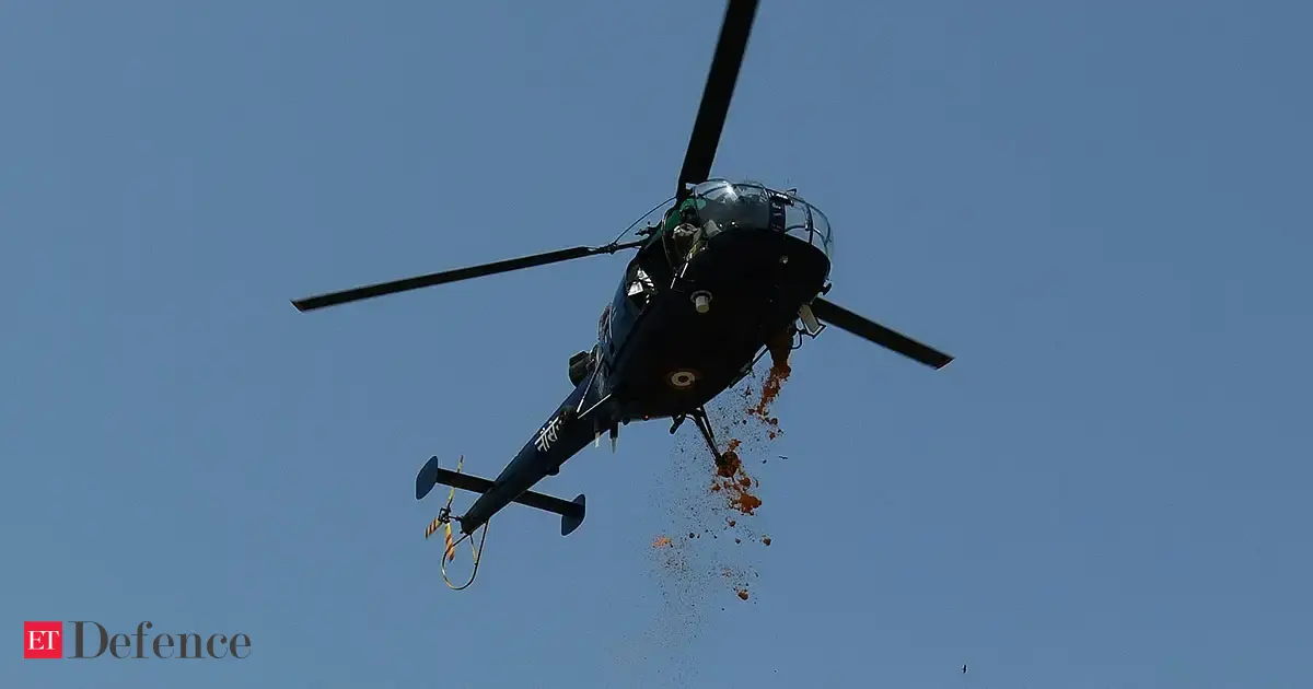 IAF, Navy helicopters shower flower petals to honour COVID-19 warriors ...