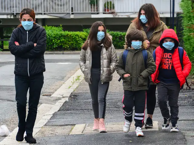 French children return to school, learn social distancing - Back to ...